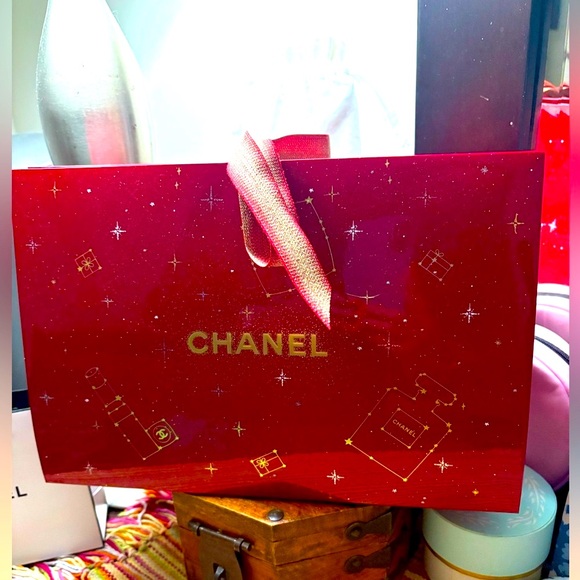 Holiday | Chanel Holiday Gift Bag Pouch Nib | Poshmark